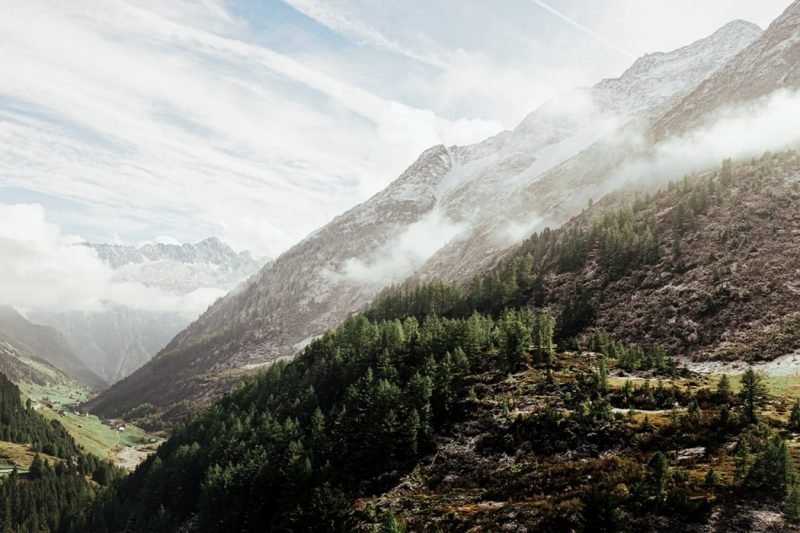 Full guide on how to get and what to do in Sustenpass